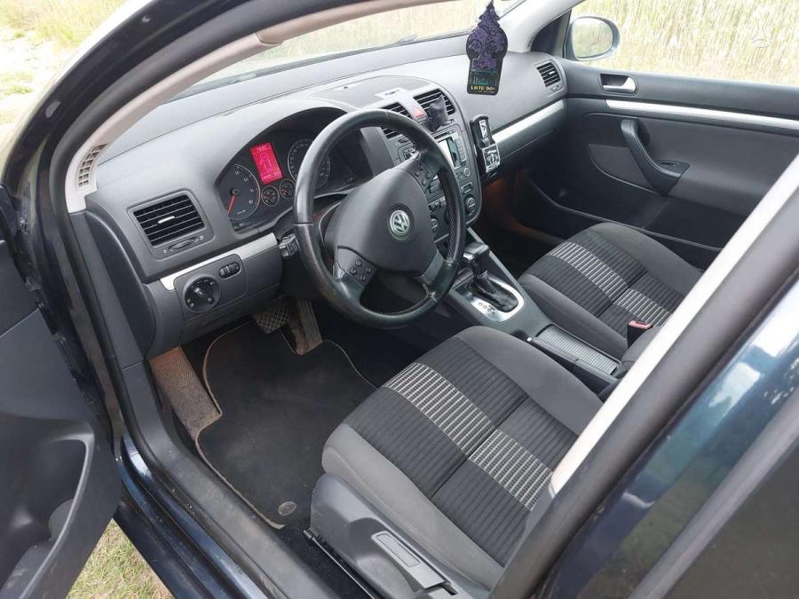 Blue Volkswagen Golf 2008 in Alytus, with an engine capacity of 1.39 L and mileage of 249 thousand km for 3200 €, photo 12 on AUTOMOTO.COM.LV