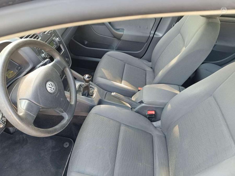 Blue Volkswagen Golf 2008 in Rokiskis, with an engine capacity of 1.60 L and mileage of 192 thousand km for 2100 €, photo 6 on AUTOMOTO.COM.LV