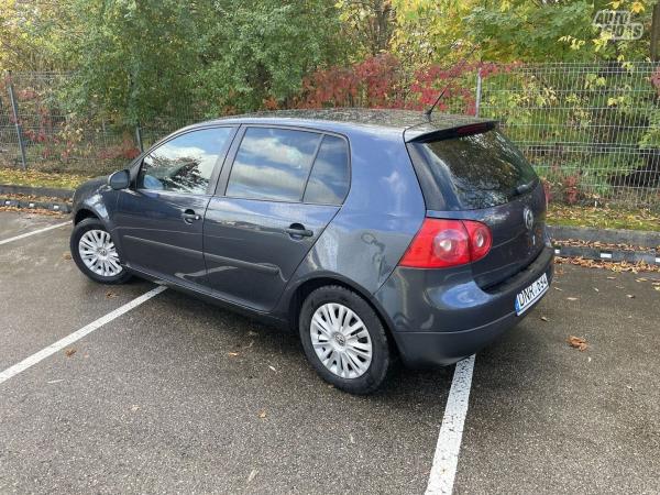 Volkswagen Golf 2008 in Alytus on AUTOMOTO.COM.LV Blue Volkswagen Golf 2008 in Alytus, with an engine capacity of 1.90 L and mileage of 363 thousand km for 800 €, photo 4 on AUTOMOTO.COM.LV