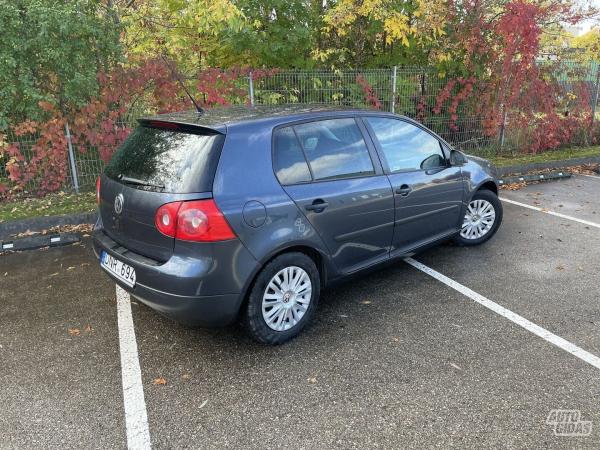 Volkswagen Golf 2008 in Alytus on AUTOMOTO.COM.LV Blue Volkswagen Golf 2008 in Alytus, with an engine capacity of 1.90 L and mileage of 363 thousand km for 800 €, photo 5 on AUTOMOTO.COM.LV