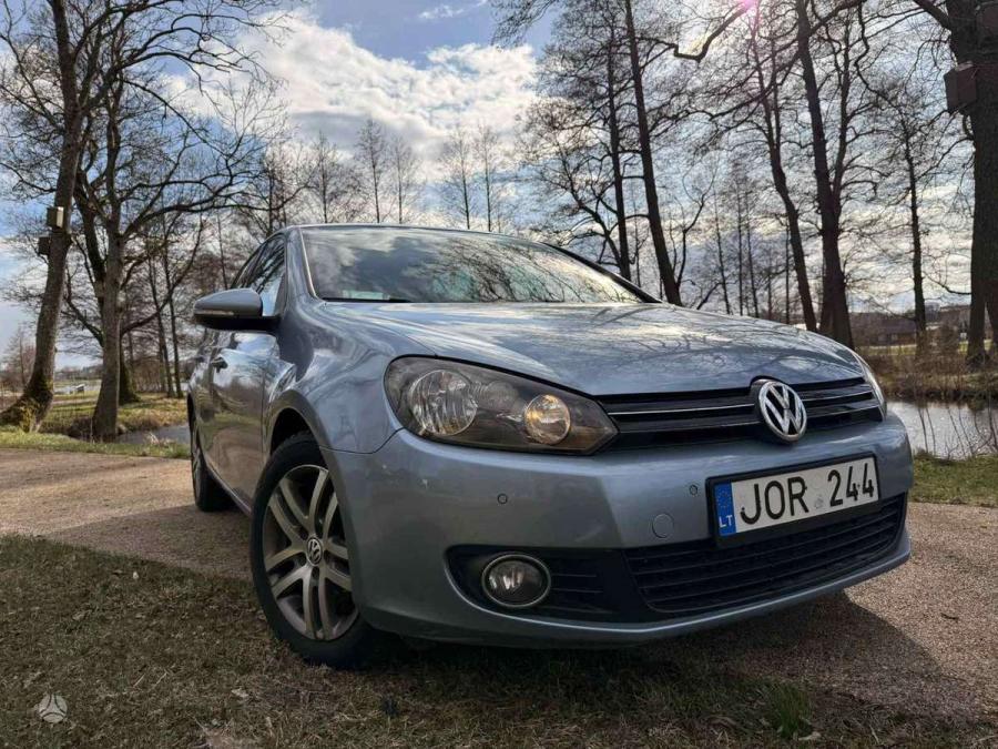 Zils Volkswagen Golf 2009 Viļņa, ar dzinēja tilpumu 1.60 L un nobraukumu 259 tūkst. km par 3800 €, foto 1 vietnē AUTOMOTO.COM.LV