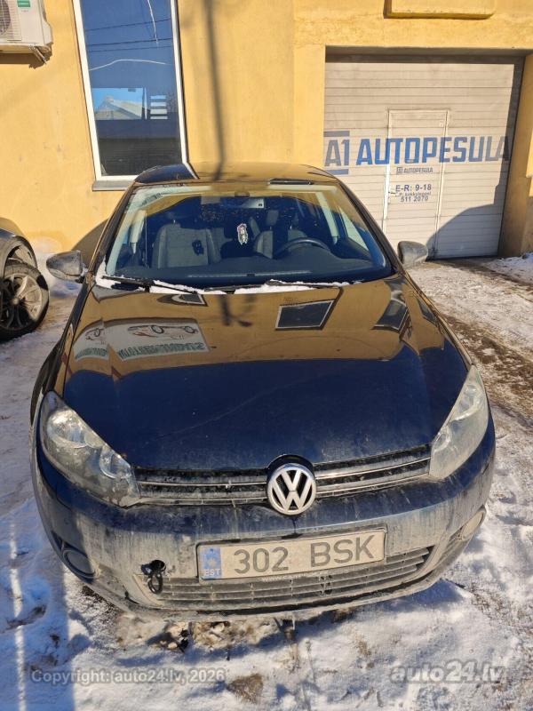 Zils Volkswagen Golf 2009 Tallina, ar dzinēja tilpumu 1.40 L un nobraukumu 199 tūkst. km par 2300 €, foto 1 vietnē AUTOMOTO.COM.LV