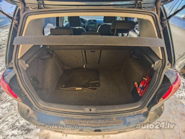 Zils Volkswagen Golf 2009 Tallina, ar dzinēja tilpumu 1.40 L un nobraukumu 199 tūkst. km par 2300 €, foto 11 vietnē AUTOMOTO.COM.LV