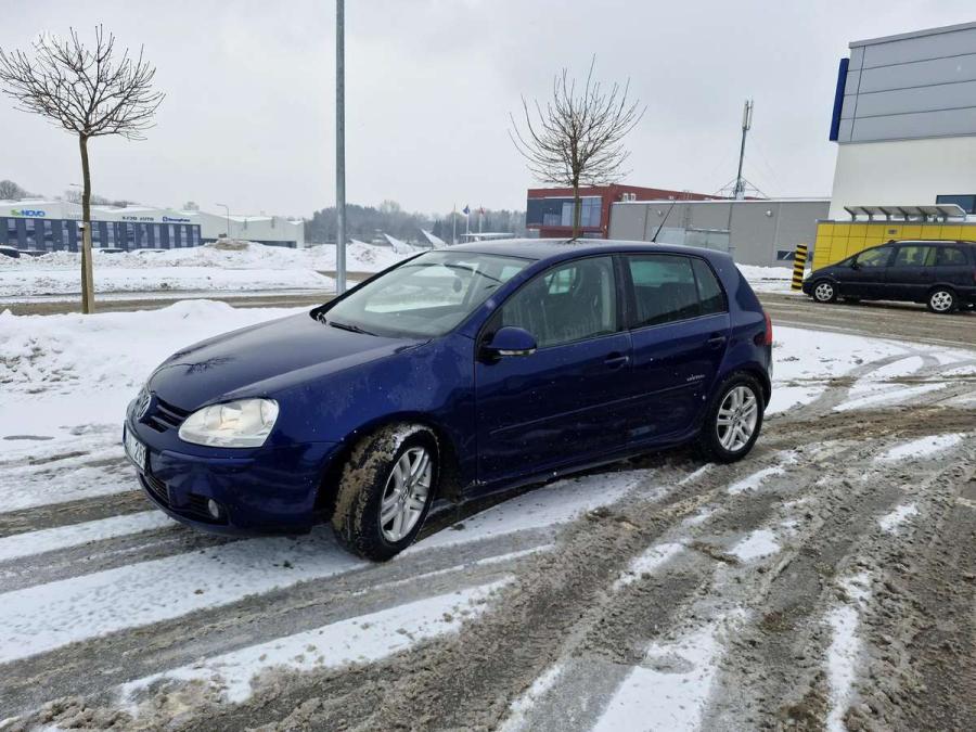 Blue Volkswagen Golf 2009 in Kaunas, with an engine capacity of 1.90 L and mileage of 272 thousand km for 230 €, photo 1 on AUTOMOTO.COM.LV