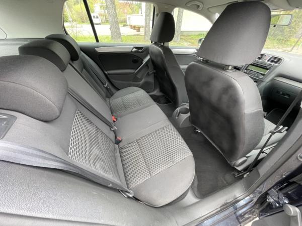 Blue Volkswagen Golf 2009 in Riga, with an engine capacity of 1.40 L and mileage of 299 thousand km for 2650 €, photo 10 on AUTOMOTO.COM.LV