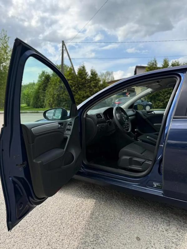 Blue Volkswagen Golf 2009 in Riga, with an engine capacity of 2.00 L and mileage of 268 thousand km for 2900 €, photo 8 on AUTOMOTO.COM.LV