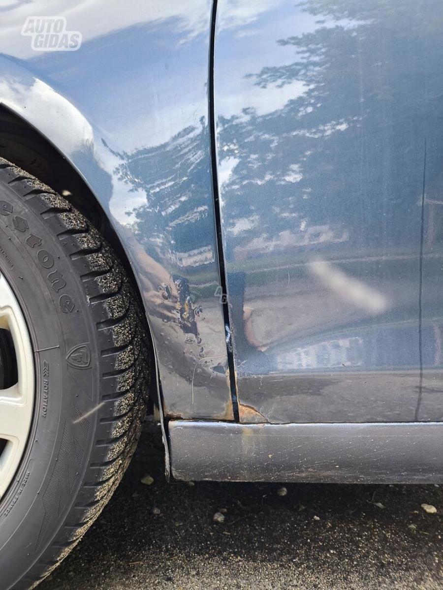 Zils Volkswagen Golf 2009 Kauņa, ar dzinēja tilpumu 2.00 L un nobraukumu 227 tūkst. km par 3200 €, foto 20 vietnē AUTOMOTO.COM.LV
