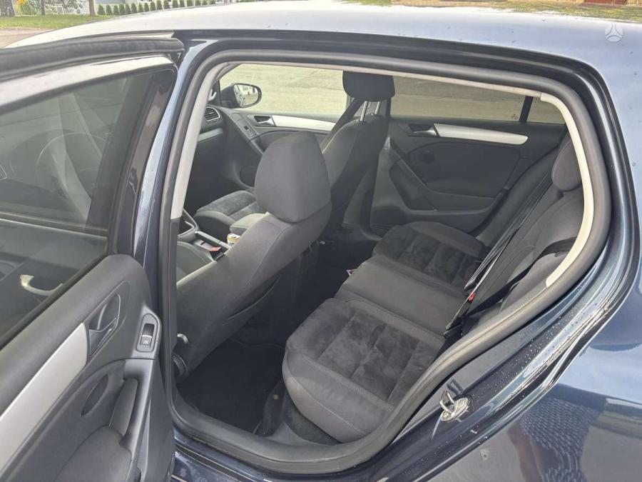 Blue Volkswagen Golf 2009 in Panevezys, with an engine capacity of 1.97 L and mileage of 234 thousand km for 4000 €, photo 9 on AUTOMOTO.COM.LV