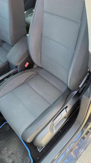 Blue Volkswagen Golf 2009 in Klaipeda, with an engine capacity of 1.97 L and mileage of 303 thousand km for 4100 €, photo 6 on AUTOMOTO.COM.LV