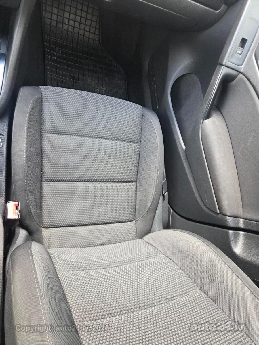Zils Volkswagen Golf 2009 Tallina, ar dzinēja tilpumu 2.00 L un nobraukumu 278 tūkst. km par 2200 €, foto 13 vietnē AUTOMOTO.COM.LV