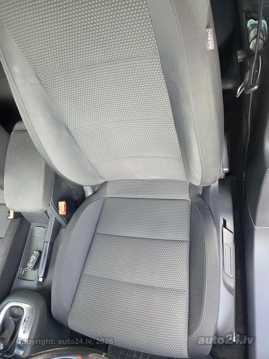 Zils Volkswagen Golf 2009 Tallina, ar dzinēja tilpumu 2.00 L un nobraukumu 278 tūkst. km par 2200 €, foto 15 vietnē AUTOMOTO.COM.LV