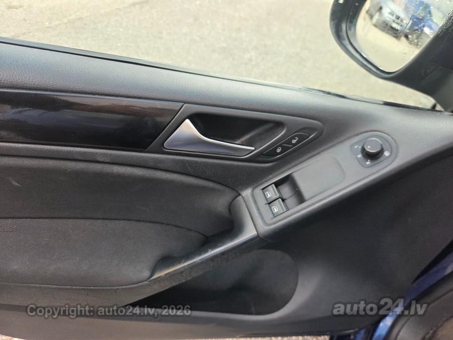 Zils Volkswagen Golf 2009 Tallina, ar dzinēja tilpumu 2.00 L un nobraukumu 278 tūkst. km par 2200 €, foto 16 vietnē AUTOMOTO.COM.LV