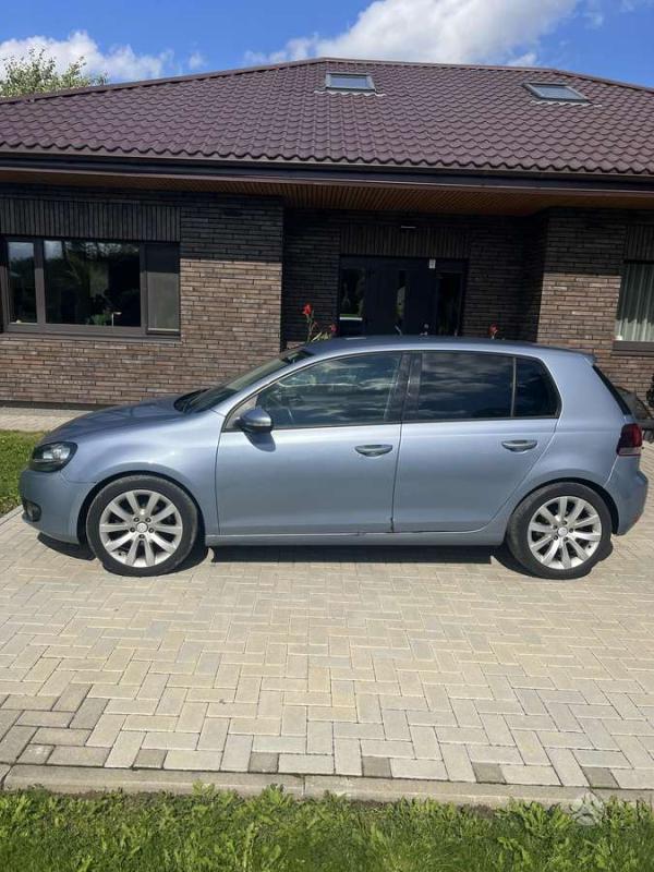 Zils Volkswagen Golf 2009 Panevēža, ar dzinēja tilpumu 1.97 L un nobraukumu 283 tūkst. km par 3200 €, foto 4 vietnē AUTOMOTO.COM.LV