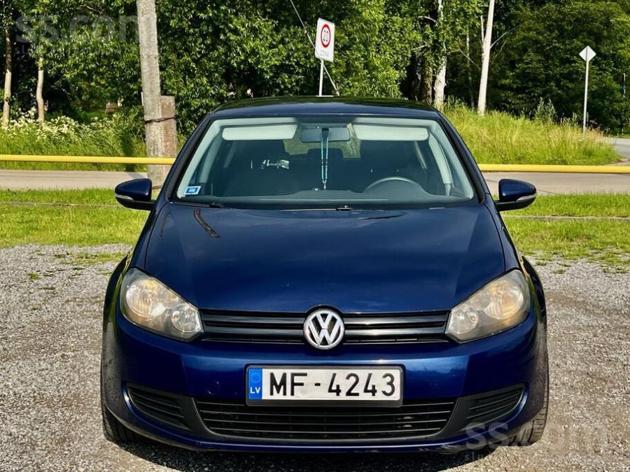 Blue Volkswagen Golf 2010 in Riga, with an engine capacity of 1.60 L and mileage of 296 thousand km for 3800 €, photo 1 on AUTOMOTO.COM.LV