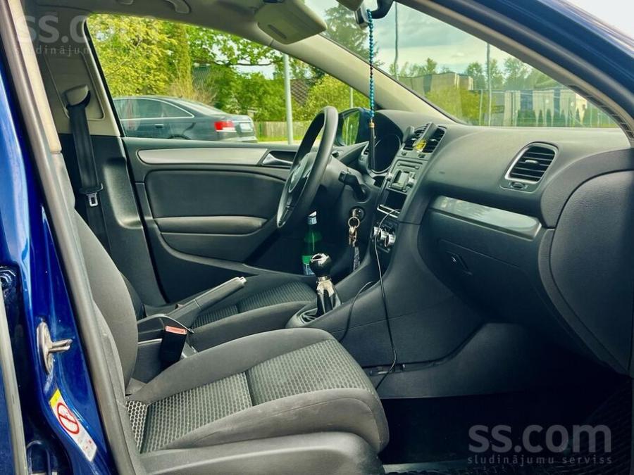 Blue Volkswagen Golf 2010 in Riga, with an engine capacity of 1.60 L and mileage of 296 thousand km for 3800 €, photo 8 on AUTOMOTO.COM.LV