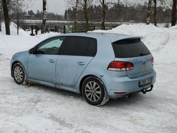 Blue Volkswagen Golf 2010 in Vilnius, with an engine capacity of 1.60 L and mileage of 337 thousand km for 1999 €, photo 2 on AUTOMOTO.COM.LV
