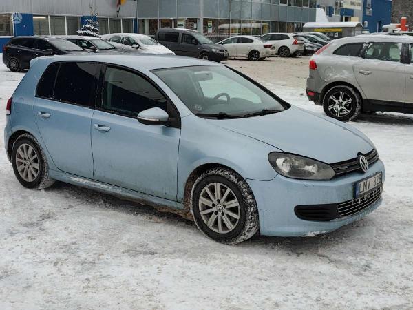 Blue Volkswagen Golf 2010 in Vilnius, with an engine capacity of 1.60 L and mileage of 337 thousand km for 1999 €, photo 4 on AUTOMOTO.COM.LV
