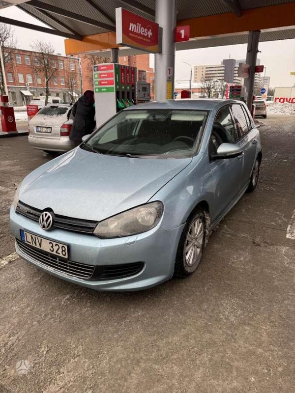 Zils Volkswagen Golf 2010 Kauņa, ar dzinēja tilpumu 1.60 L un nobraukumu 337 tūkst. km par 2700 €, foto 1 vietnē AUTOMOTO.COM.LV