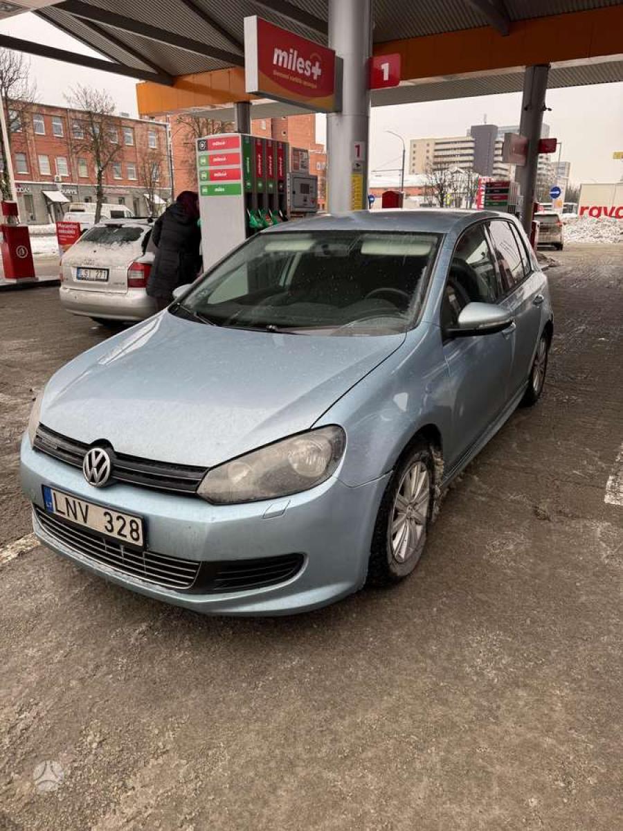 Blue Volkswagen Golf 2010 in Kaunas, with an engine capacity of 1.60 L and mileage of 337 thousand km for 2700 €, photo 1 on AUTOMOTO.COM.LV