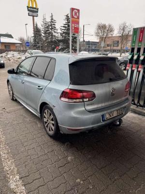 Blue Volkswagen Golf 2010 in Kaunas, with an engine capacity of 1.60 L and mileage of 337 thousand km for 2700 €, photo 3 on AUTOMOTO.COM.LV