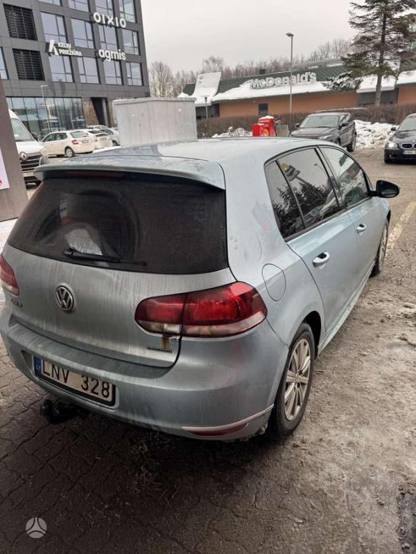 Zils Volkswagen Golf 2010 Kauņa, ar dzinēja tilpumu 1.60 L un nobraukumu 337 tūkst. km par 2700 €, foto 4 vietnē AUTOMOTO.COM.LV
