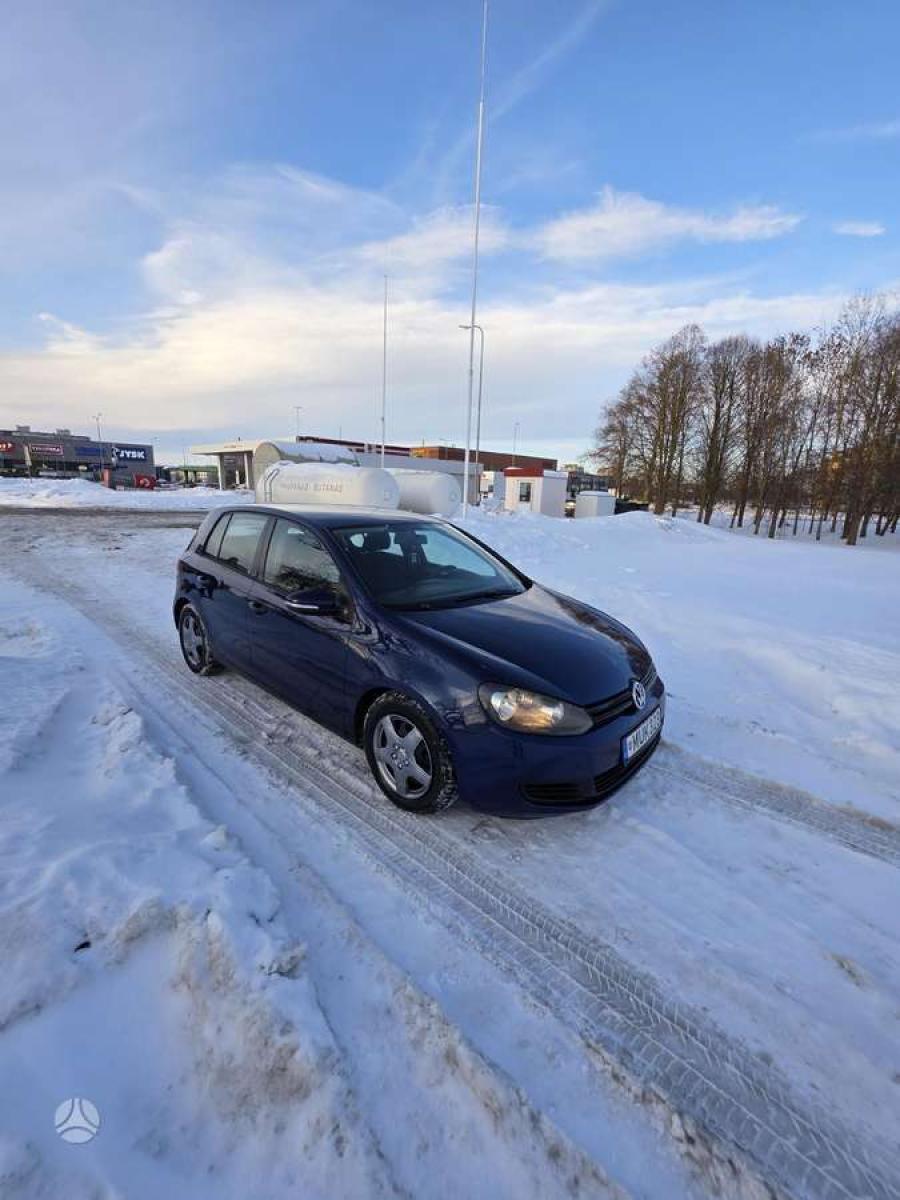 Blue Volkswagen Golf 2010 in Siauliai, with an engine capacity of 1.60 L and mileage of 354 thousand km for 2500 €, photo 1 on AUTOMOTO.COM.LV