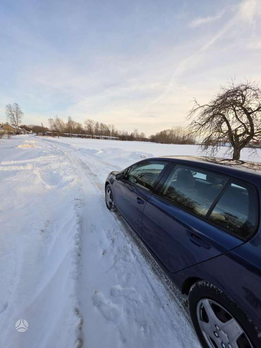 Blue Volkswagen Golf 2010 in Siauliai, with an engine capacity of 1.60 L and mileage of 354 thousand km for 2500 €, photo 2 on AUTOMOTO.COM.LV