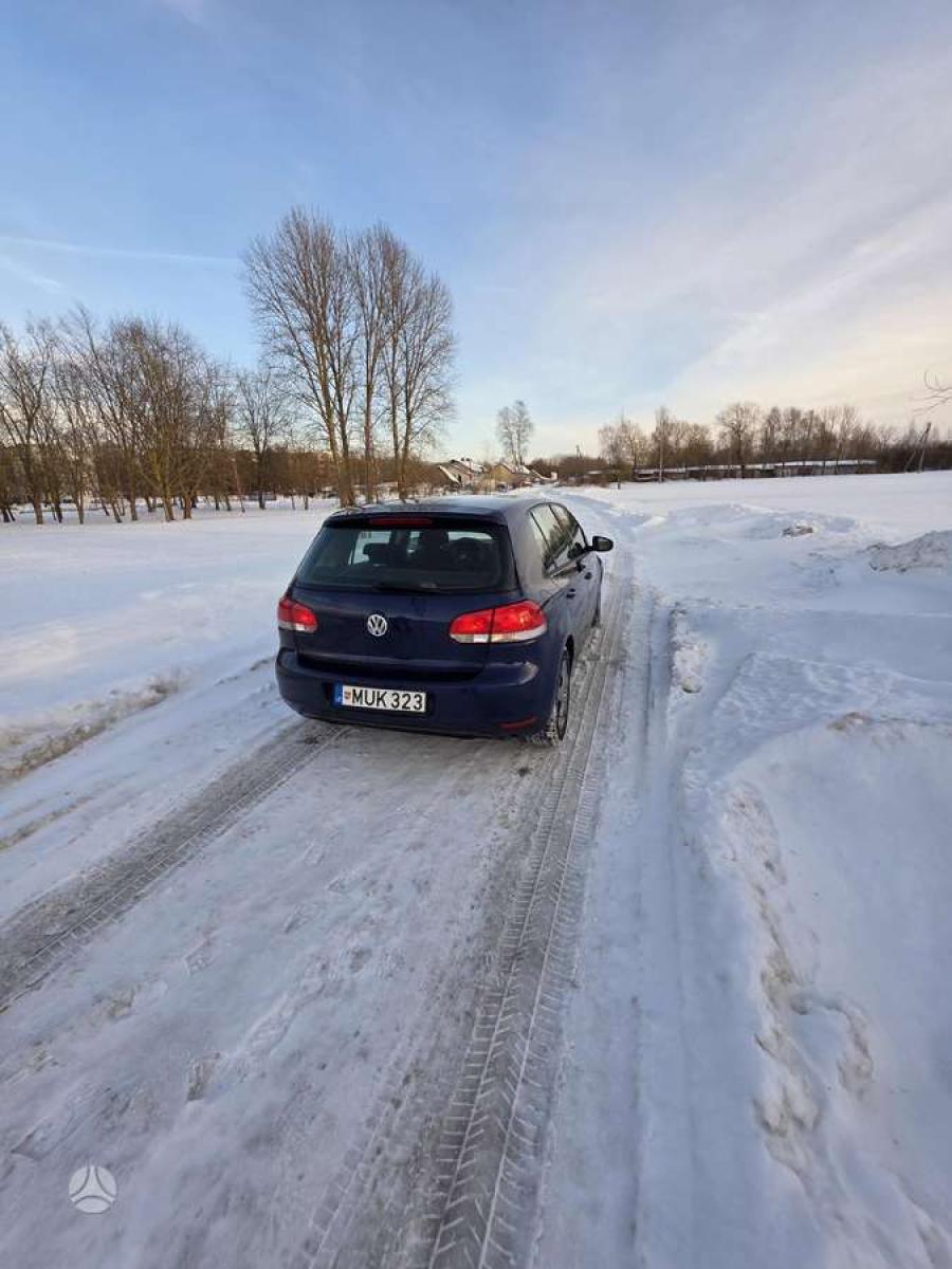 Blue Volkswagen Golf 2010 in Siauliai, with an engine capacity of 1.60 L and mileage of 354 thousand km for 2500 €, photo 3 on AUTOMOTO.COM.LV