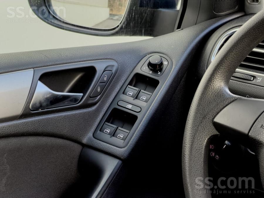 Blue Volkswagen Golf 2010 in Riga, with an engine capacity of 1.60 L and mileage of 0 thousand km for 5490 €, photo 28 on AUTOMOTO.COM.LV