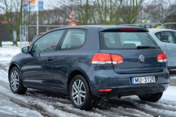 Zils Volkswagen Golf 2010 Liepāja, ar dzinēja tilpumu 1.60 L un nobraukumu 172 tūkst. km par 5950 €, foto 2 vietnē AUTOMOTO.COM.LV