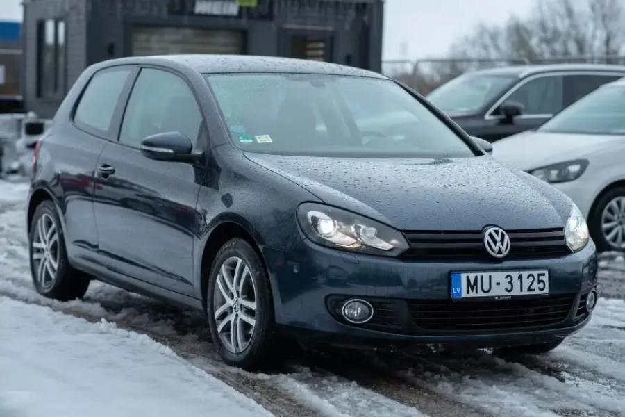 Blue Volkswagen Golf 2010 in Liepaja, with an engine capacity of 1.60 L and mileage of 172 thousand km for 5950 €, photo 6 on AUTOMOTO.COM.LV