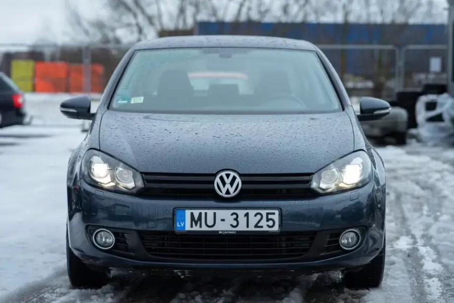 Blue Volkswagen Golf 2010 in Liepaja, with an engine capacity of 1.60 L and mileage of 172 thousand km for 5950 €, photo 7 on AUTOMOTO.COM.LV