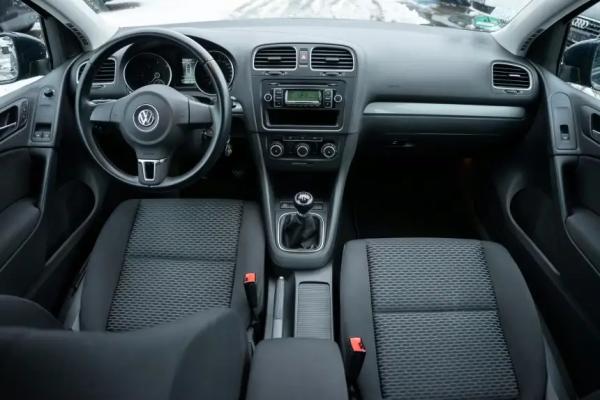 Zils Volkswagen Golf 2010 Liepāja, ar dzinēja tilpumu 1.60 L un nobraukumu 172 tūkst. km par 5950 €, foto 7 vietnē AUTOMOTO.COM.LV