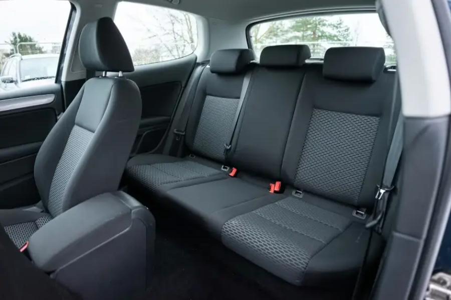 Blue Volkswagen Golf 2010 in Liepaja, with an engine capacity of 1.60 L and mileage of 172 thousand km for 5950 €, photo 10 on AUTOMOTO.COM.LV