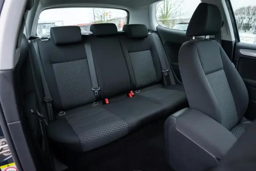 Blue Volkswagen Golf 2010 in Liepaja, with an engine capacity of 1.60 L and mileage of 172 thousand km for 5950 €, photo 12 on AUTOMOTO.COM.LV