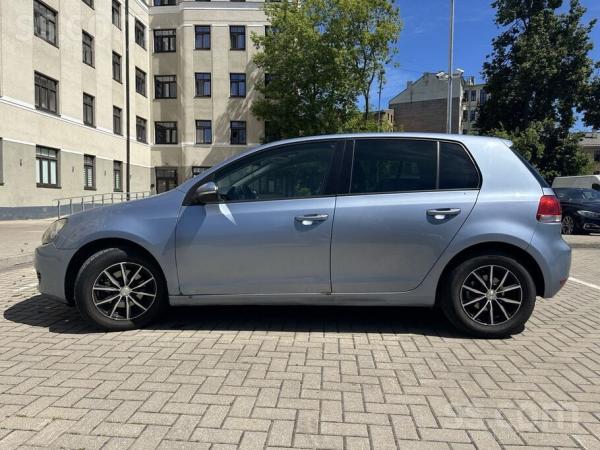 Blue Volkswagen Golf 2010 in Riga, with an engine capacity of 1.60 L and mileage of 310 thousand km for 2700 €, photo 3 on AUTOMOTO.COM.LV