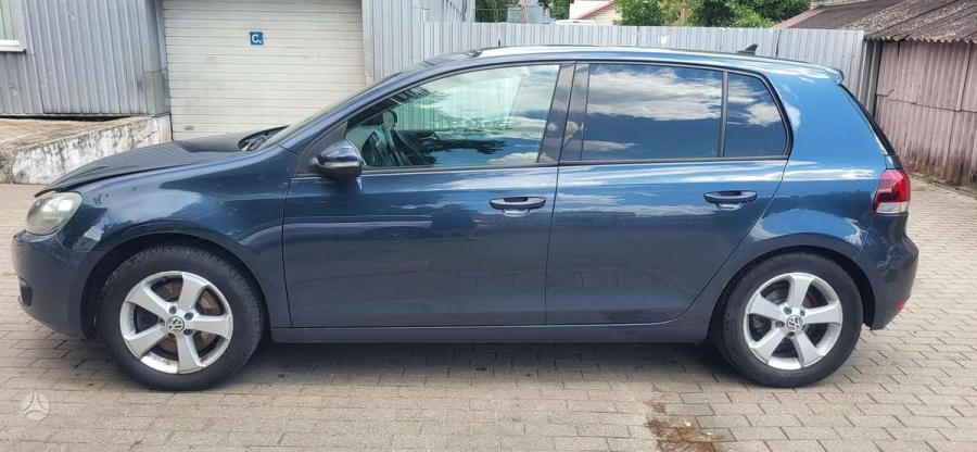 Zils Volkswagen Golf 2010 Panevēža, ar dzinēja tilpumu 1.80 L un nobraukumu 158 tūkst. km par 2100 €, foto 1 vietnē AUTOMOTO.COM.LV
