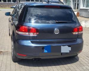Zils Volkswagen Golf 2010 Panevēža, ar dzinēja tilpumu 1.80 L un nobraukumu 158 tūkst. km par 2100 €, foto 3 vietnē AUTOMOTO.COM.LV