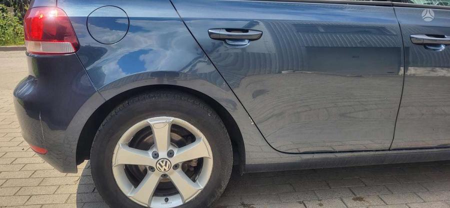 Zils Volkswagen Golf 2010 Panevēža, ar dzinēja tilpumu 1.80 L un nobraukumu 158 tūkst. km par 2100 €, foto 10 vietnē AUTOMOTO.COM.LV