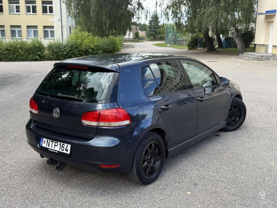 Blue Volkswagen Golf 2010 in Alytus, with an engine capacity of 1.60 L and mileage of 340 thousand km for 2699 €, photo 4 on AUTOMOTO.COM.LV