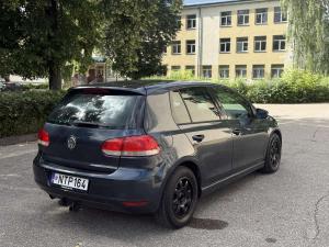 Blue Volkswagen Golf 2010 in Alytus, with an engine capacity of 1.60 L and mileage of 340 thousand km for 2699 €, photo 10 on AUTOMOTO.COM.LV