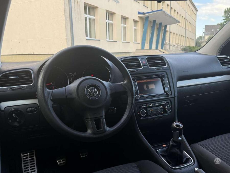 Blue Volkswagen Golf 2010 in Alytus, with an engine capacity of 1.60 L and mileage of 340 thousand km for 2699 €, photo 18 on AUTOMOTO.COM.LV