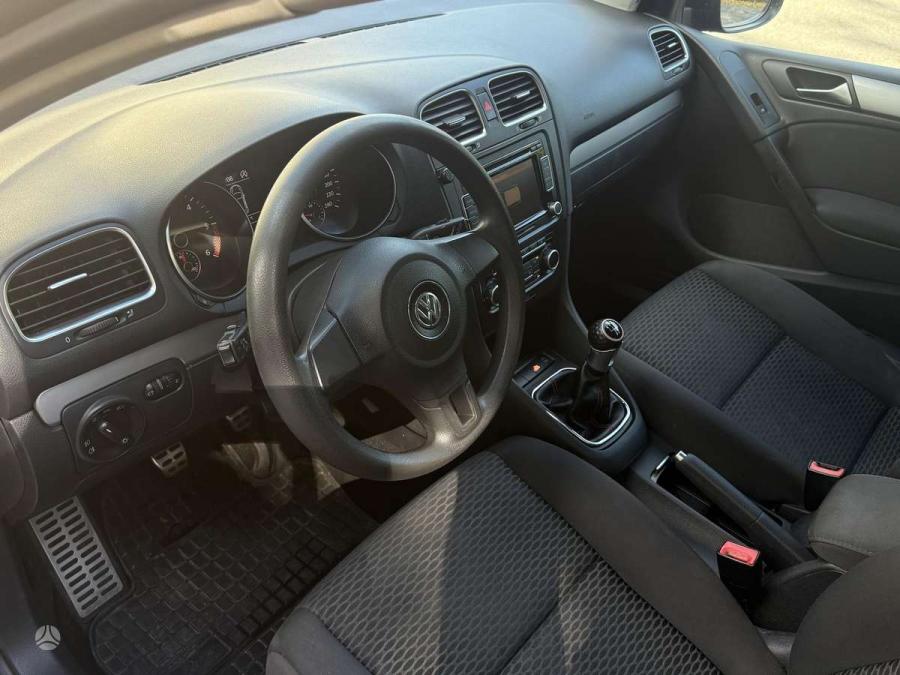 Blue Volkswagen Golf 2010 in Alytus, with an engine capacity of 1.60 L and mileage of 340 thousand km for 2699 €, photo 20 on AUTOMOTO.COM.LV