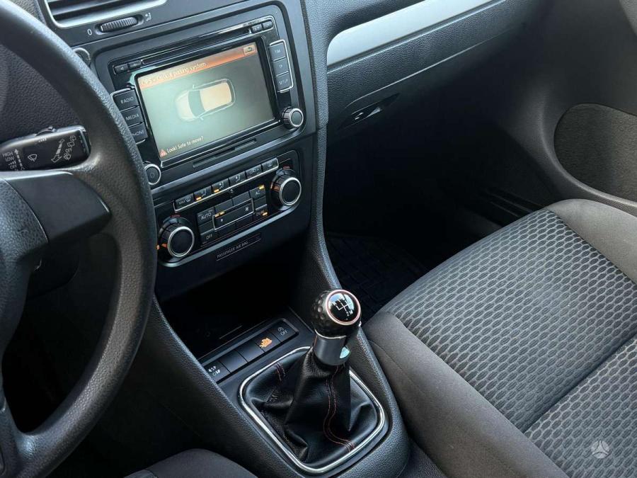 Blue Volkswagen Golf 2010 in Alytus, with an engine capacity of 1.60 L and mileage of 340 thousand km for 2699 €, photo 23 on AUTOMOTO.COM.LV
