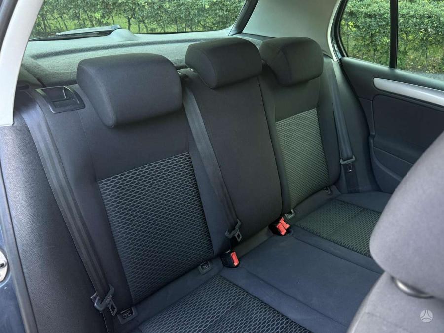 Blue Volkswagen Golf 2010 in Alytus, with an engine capacity of 1.60 L and mileage of 340 thousand km for 2699 €, photo 27 on AUTOMOTO.COM.LV