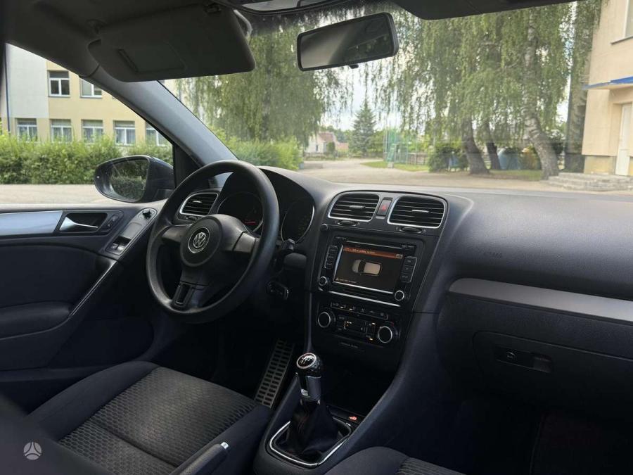 Blue Volkswagen Golf 2010 in Alytus, with an engine capacity of 1.60 L and mileage of 340 thousand km for 2699 €, photo 29 on AUTOMOTO.COM.LV