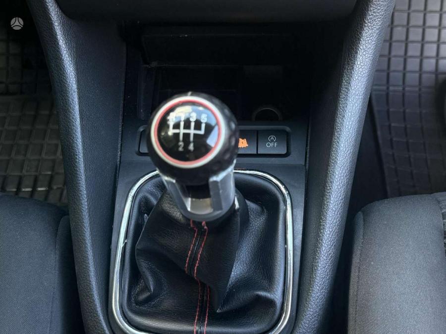 Blue Volkswagen Golf 2010 in Alytus, with an engine capacity of 1.60 L and mileage of 340 thousand km for 2699 €, photo 30 on AUTOMOTO.COM.LV