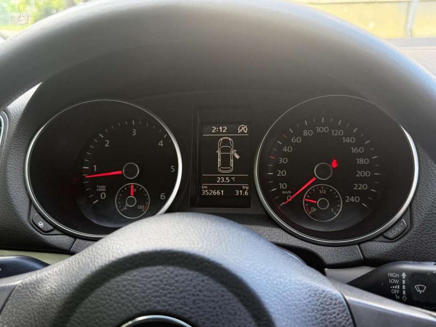 Blue Volkswagen Golf 2010 in Alytus, with an engine capacity of 1.60 L and mileage of 340 thousand km for 2699 €, photo 33 on AUTOMOTO.COM.LV