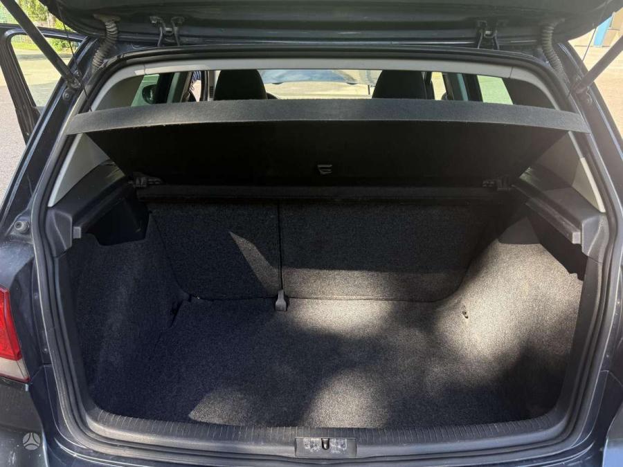 Blue Volkswagen Golf 2010 in Alytus, with an engine capacity of 1.60 L and mileage of 340 thousand km for 2699 €, photo 35 on AUTOMOTO.COM.LV