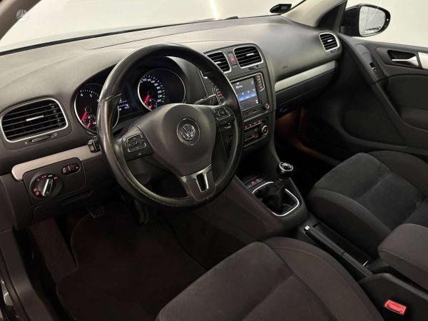 Blue Volkswagen Golf 2010 in Marijampole, with an engine capacity of 1.39 L and mileage of 250 thousand km for 5650 €, photo 2 on AUTOMOTO.COM.LV